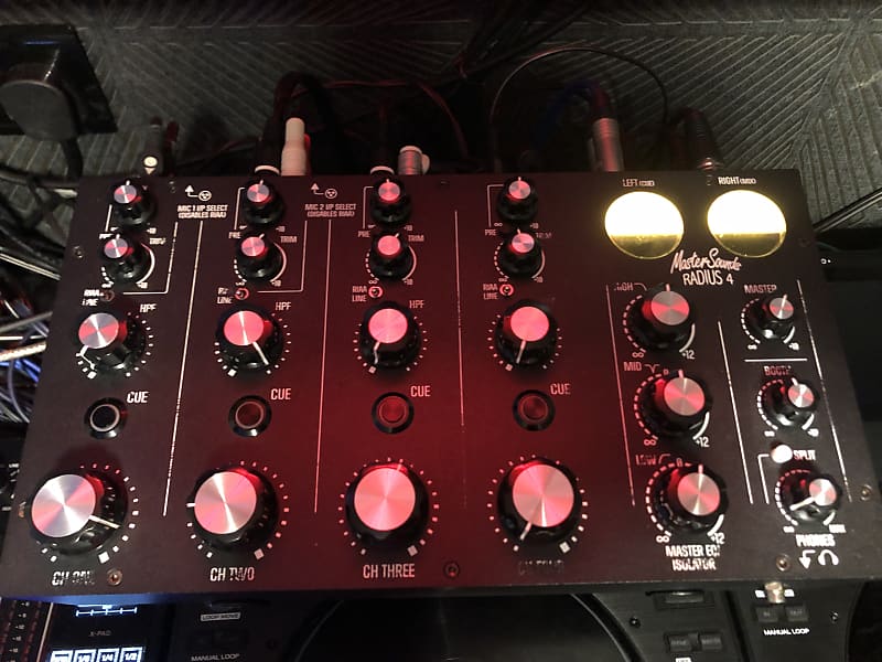 MasterSounds Radius 4 - Black | Reverb