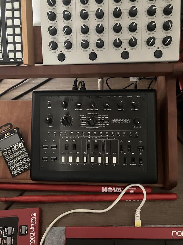 Xoxbox Tb 303 clone (reserved) | Reverb