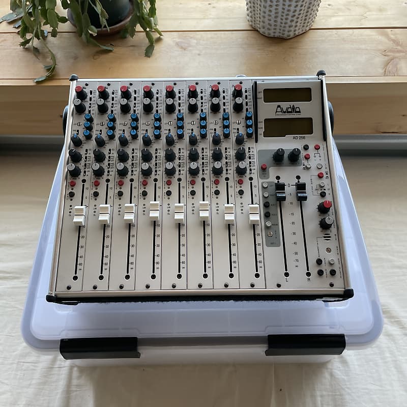 Audio Developments AD 256 - analog portable mixer with direct | Reverb