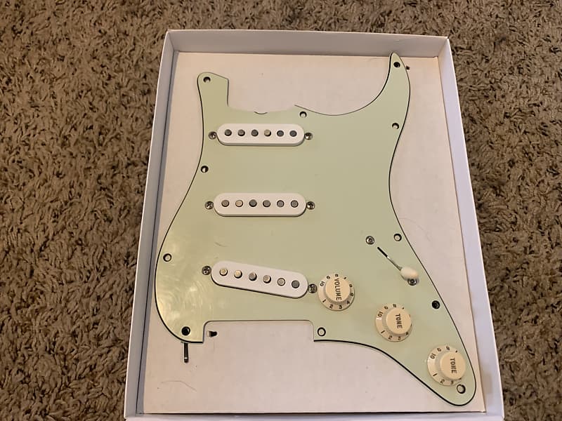 Fender Loaded ‘60s Strat Pickguard Mint green | Reverb