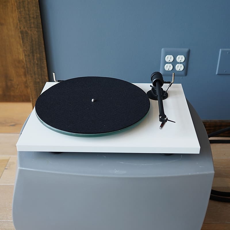 Pro-Ject T1 BT Turntable, White finish, Pre-owned | Reverb