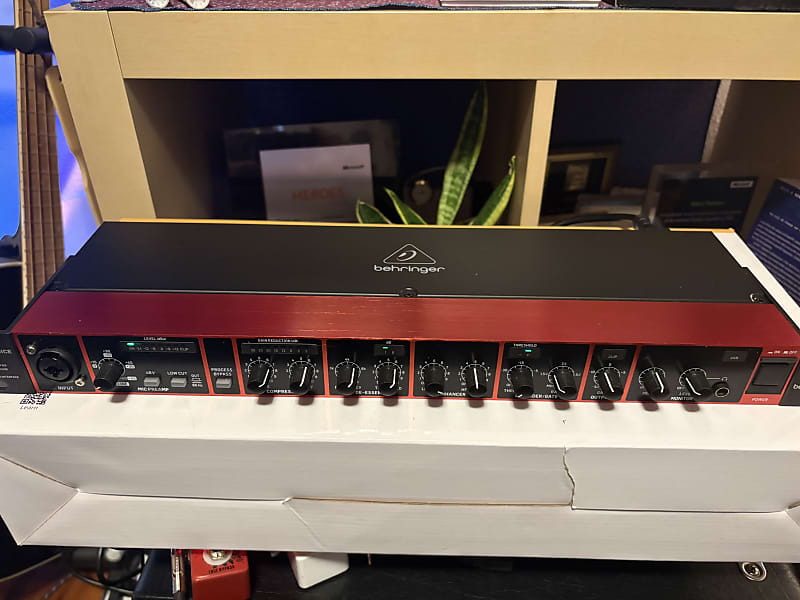 Behringer UV1 Ultravoice 2023 - Red | Reverb