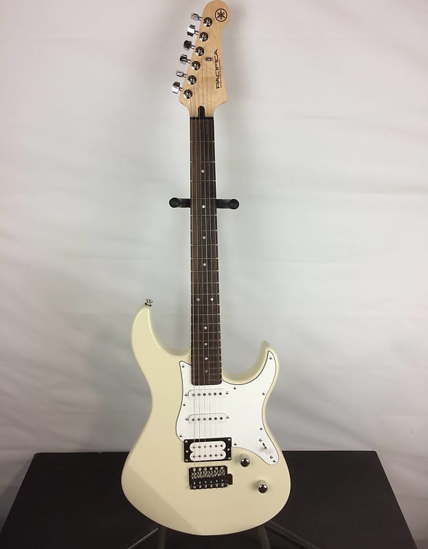 Yamaha PAC112V Pacifica Electric Guitar, Rosewood | Reverb