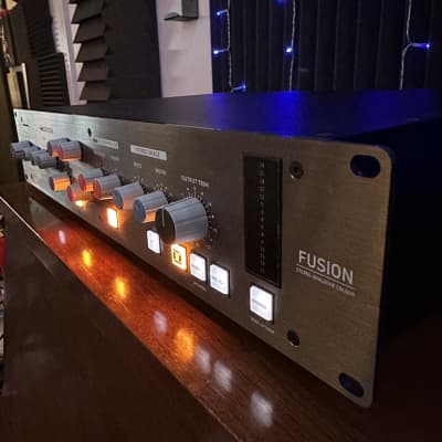 Solid Stage Logic Fusion :: Open Box, Full Factory Warranty | Reverb