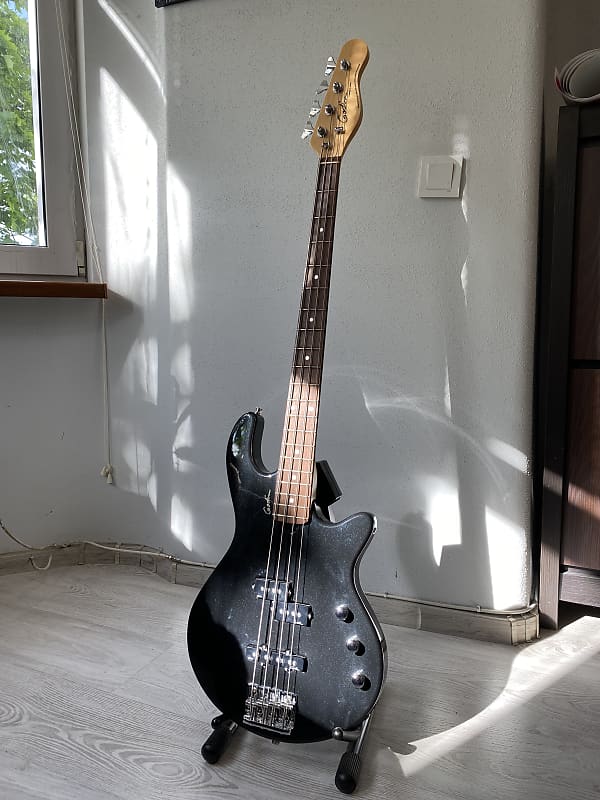 Godin Freeway 4 Bass Canada Made Black | Reverb