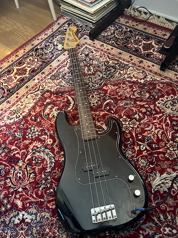 Squire Precision Bass MIJ SQ Plate 1983 - Black | Reverb