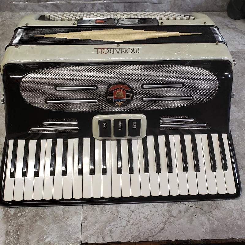 Monarch 16" keyboard lightweight 2/4 reed Italian | Reverb