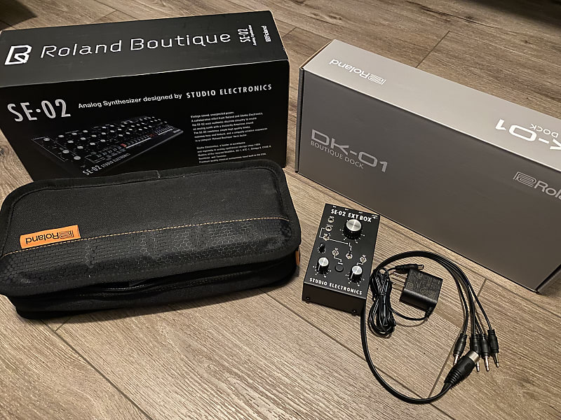Roland SE-02 Analog Synth Bundle | Reverb