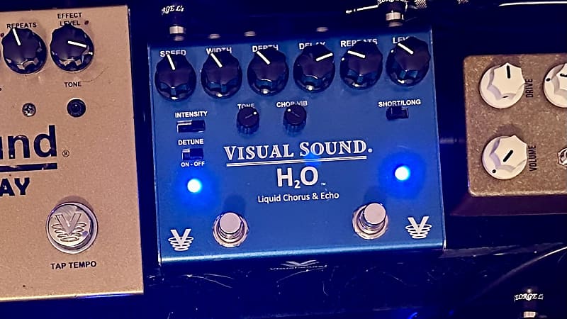 Visual Sound H2O Liquid Chorus and Echo | Reverb