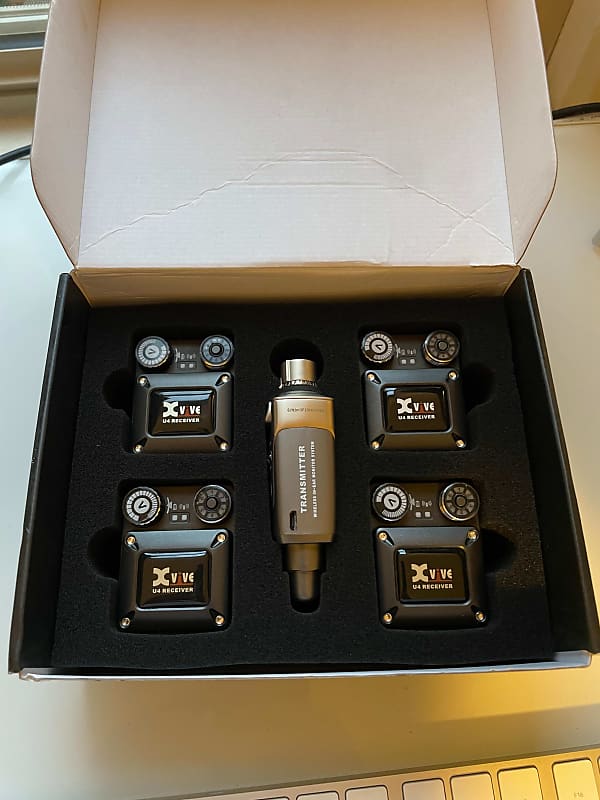 Xvive U4R4 In-Ear Monitor Wireless System, 1 Transmitter, 4 | Reverb