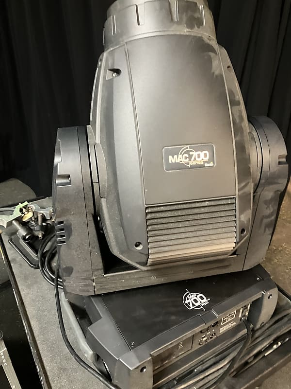 Set of 2 Martin MAC 700 Wash Moving Lights | Reverb