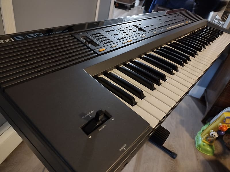 Roland E-20 w/ music cards | Reverb