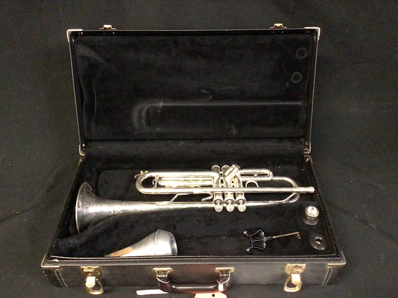 Bach TR200 Bb Trumpet w/Mute | Reverb