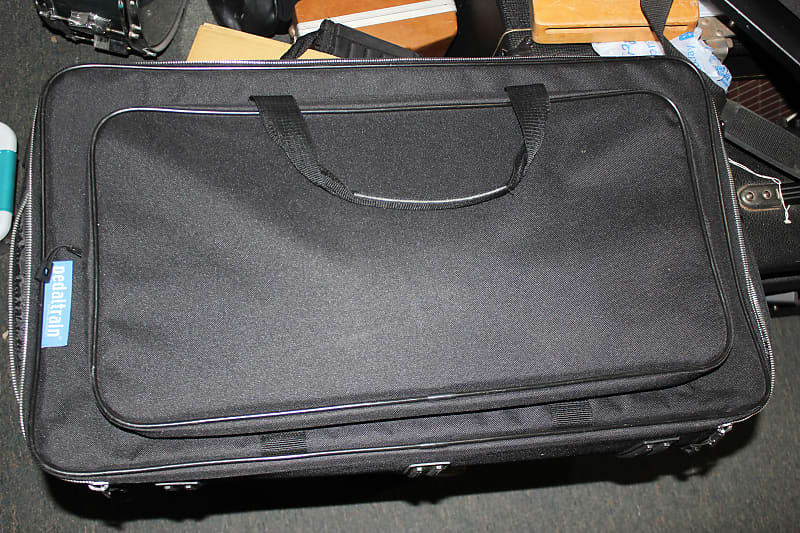 Pedaltrain Classic 2 with 1250 Power Supply and Gig Bag | Reverb