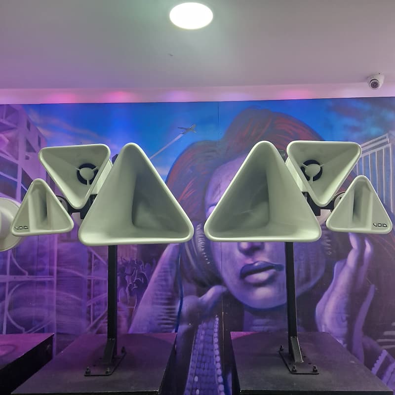 Void Aquostics Tri-Motion Units Left & Right (White) | Reverb