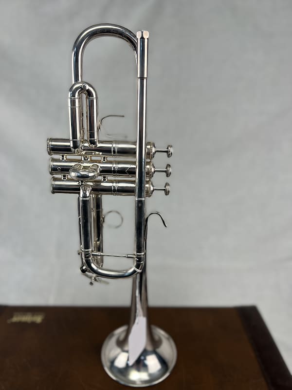 Vincent Bach Model 239 Stradivarius CL Vincent Bach Model 239 Stradivarius CL