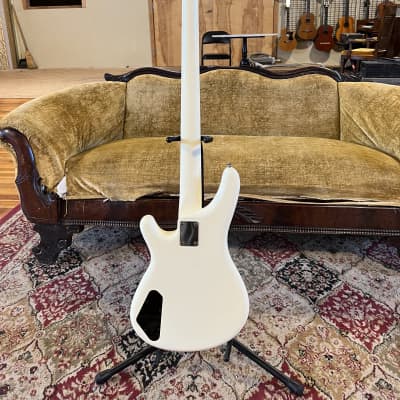 Yamaha Motion Bass III - White | Reverb