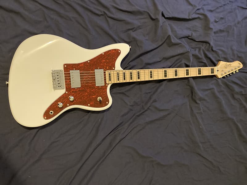 Firefly Baritone 2023 - White | Reverb