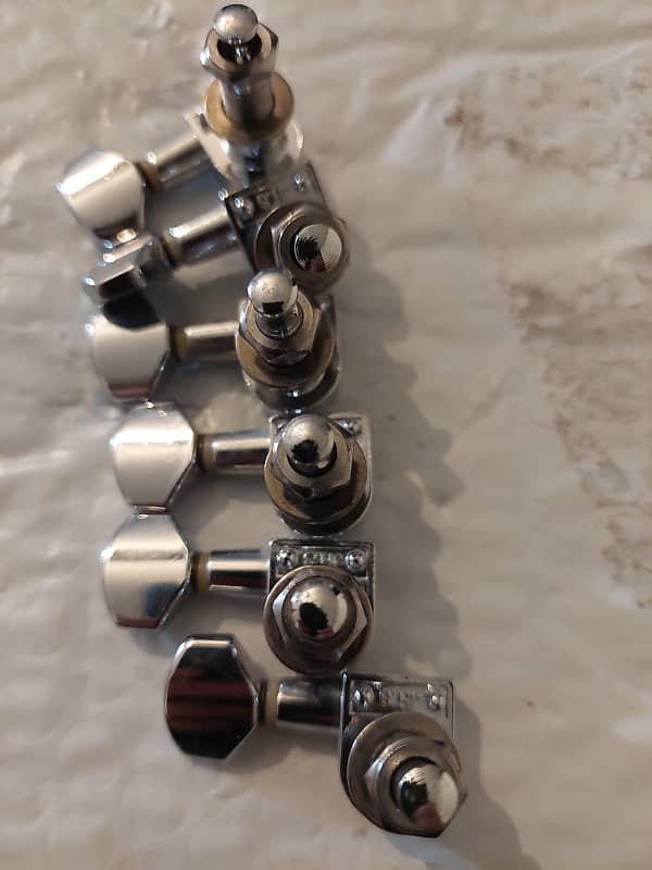 Squier Two Point Mount 6 Inline Tuners Chrome off | Reverb Canada