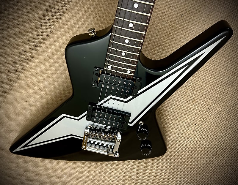 Dean Hollywood Z with Locking Accutune and hard case - Black | Reverb