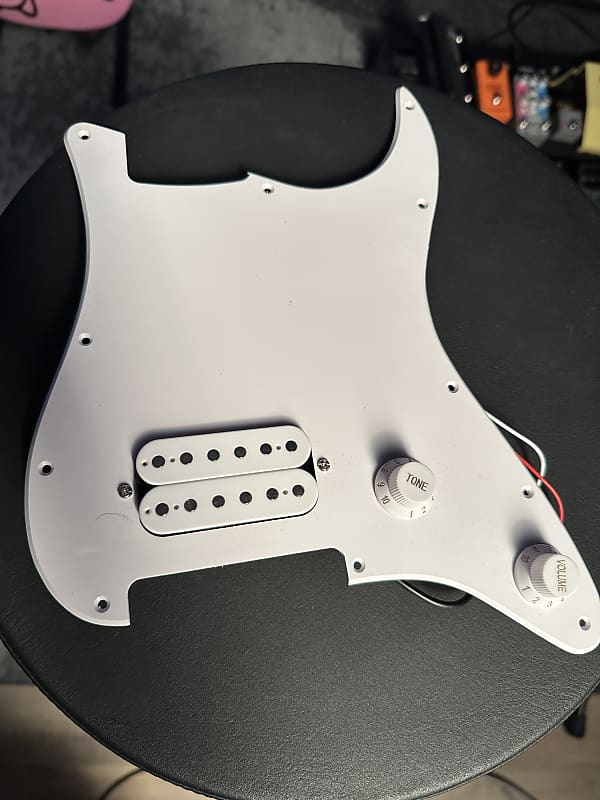 Humbucker-Loaded Strat pickguard | Reverb France