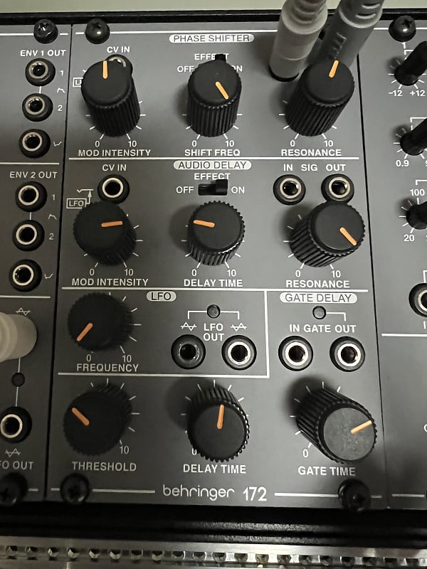 Behringer 172 Phase Shifter/Delay/LFO Gray | Reverb