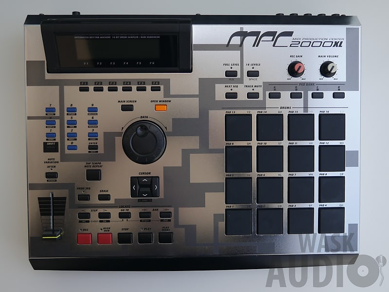 Akai MPC 2000 XL SE-3 / Serviced / 32MB / Cardreader | Reverb
