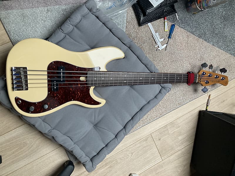 Sire Marcus Miller P5 5 strings 2022-2024 - Olympic white | Reverb