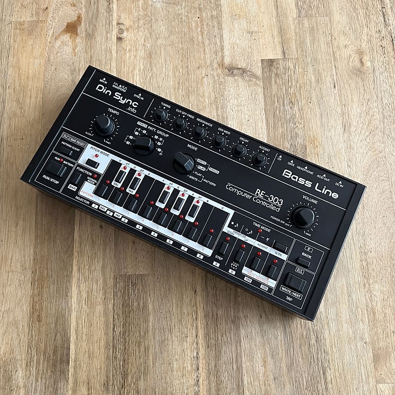 Dinsync re-303 2022 - black | Reverb