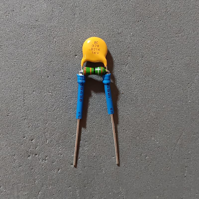 Treble Bleed TBK Verde, 820pF Coated Ceramic Capacitor, 180K | Reverb