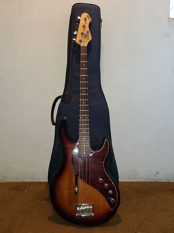 Line 6 Variax Bass | Reverb