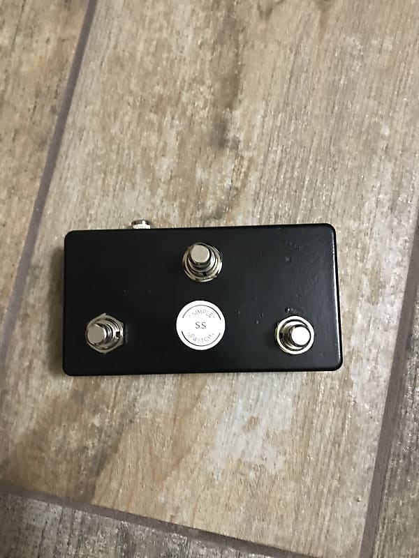 Simple Switch Effects S-3 AUX/bank switch (Strymon | Reverb
