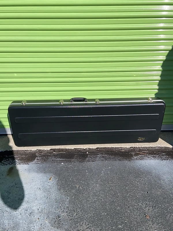 ‘Squire’ By Fender Hard Guitar Case Black | Reverb