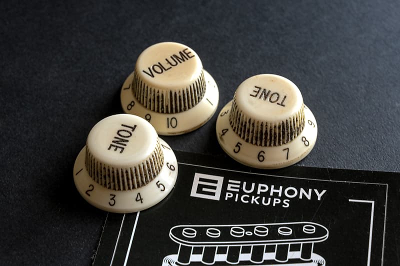 Fender Stratocaster Relic knobs - Ivory / Cream aged | Reverb