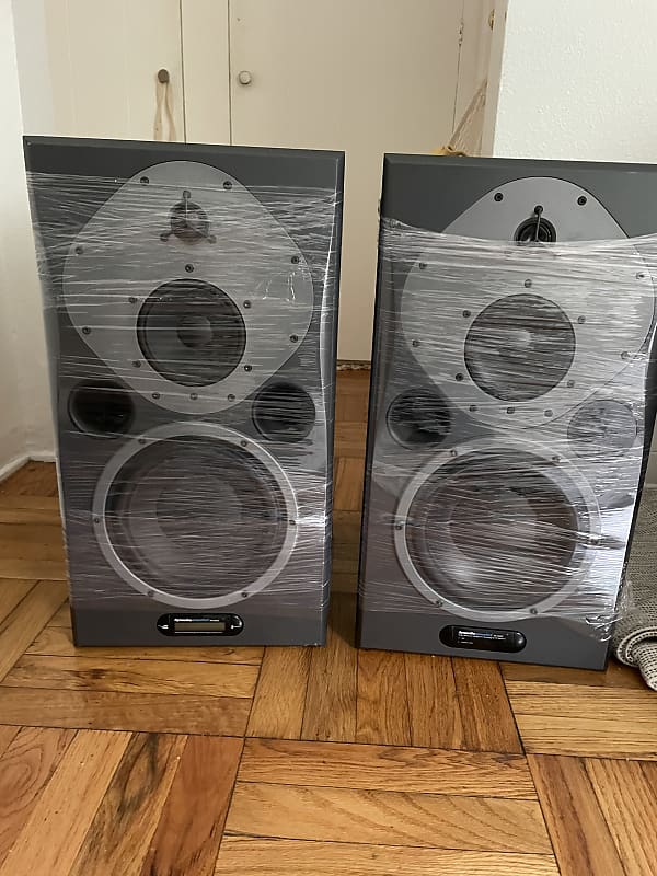 Dynaudio Air20 3 way studio monitors + controller | Reverb