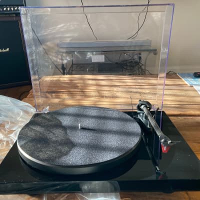 Pro-Ject Audio Systems Debut Carbon Turntable 2020 | Reverb