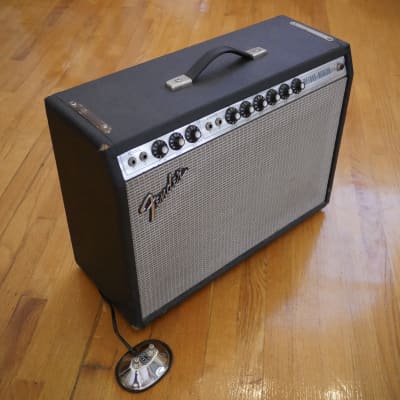 Fender Deluxe Reverb 2-Channel 22-Watt 1x12" Guitar Combo | Reverb