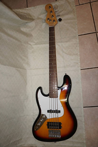 Left handed bass guitar, 5 string | Reverb