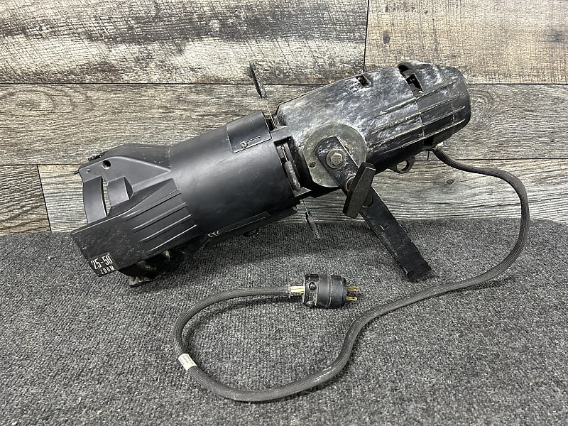 ETC Source Four Jr 25-50 Degree Zoom 575 Ellipsoidal Light | Reverb