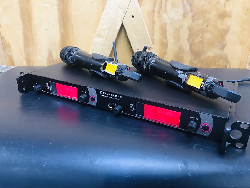 Sennheiser EM2050 / SKM2000XP E835 Dual Handheld Wireless Mic | Reverb