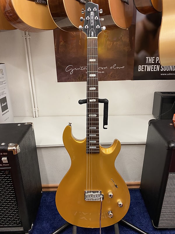 Line 6 Variax 700 Gold | Reverb