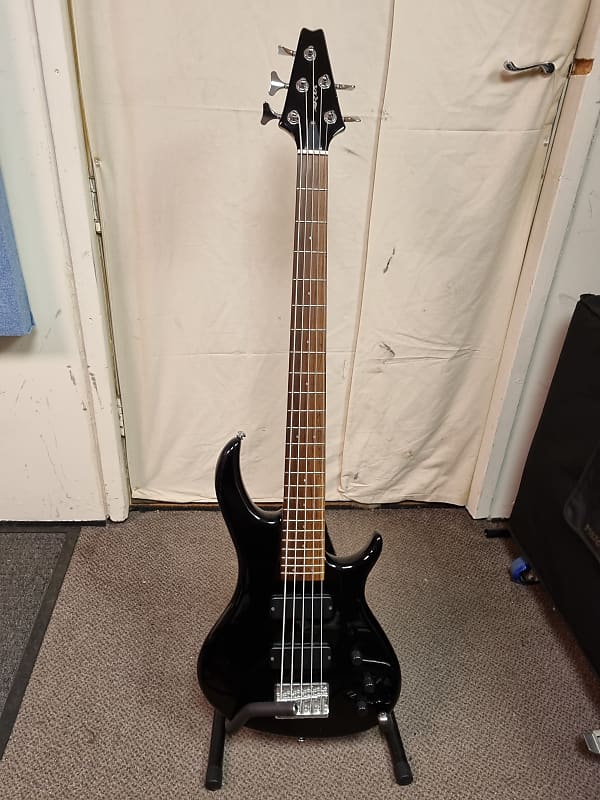 Aria (Unknown) - Black (Glossy) | Reverb