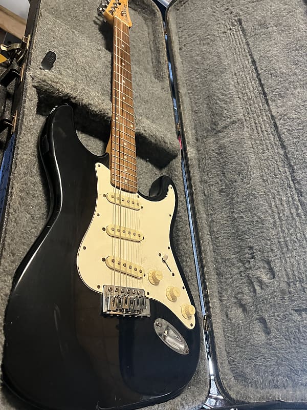 Washburn (Pro Setup) Shadow Series Strat Black | Reverb