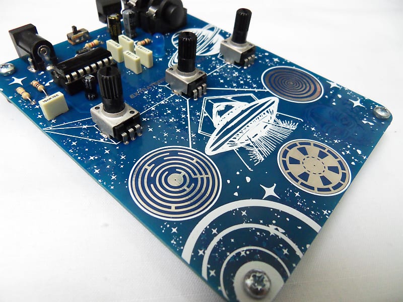 RC circuit bent 'Extraterrestrial' echo feedback noise | Reverb