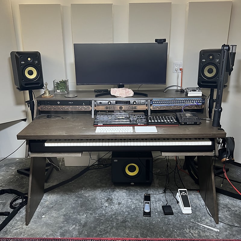Output Platform Desk 2020 - Kodiak Brown | Reverb