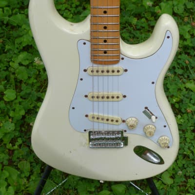 Cort electric guitar strat style white | Reverb
