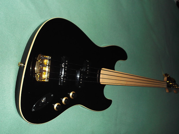 Fender Aerodyne 2015 Black/Gold | Reverb