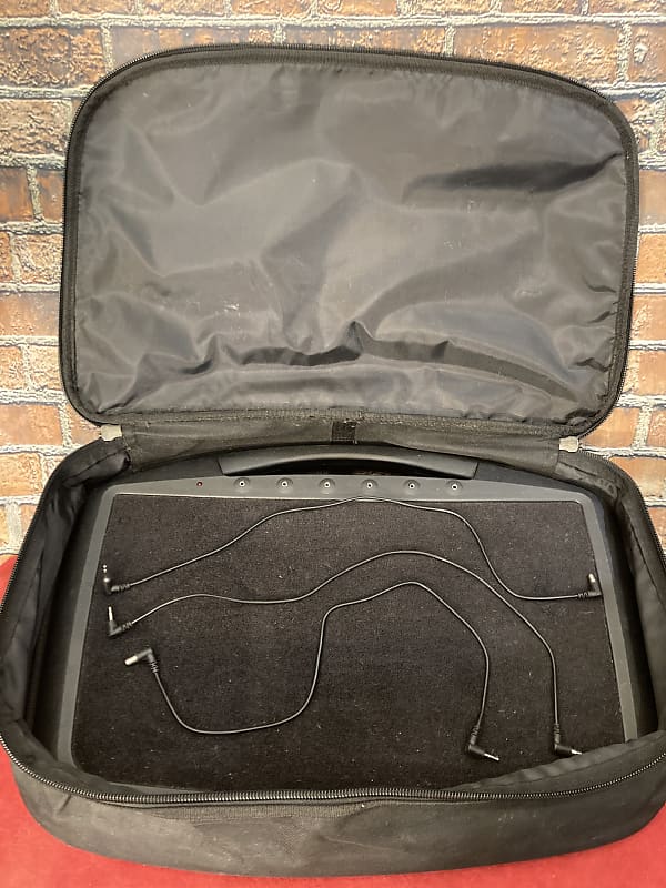 SKB Pedalboard / 19”x11” Powered | Reverb