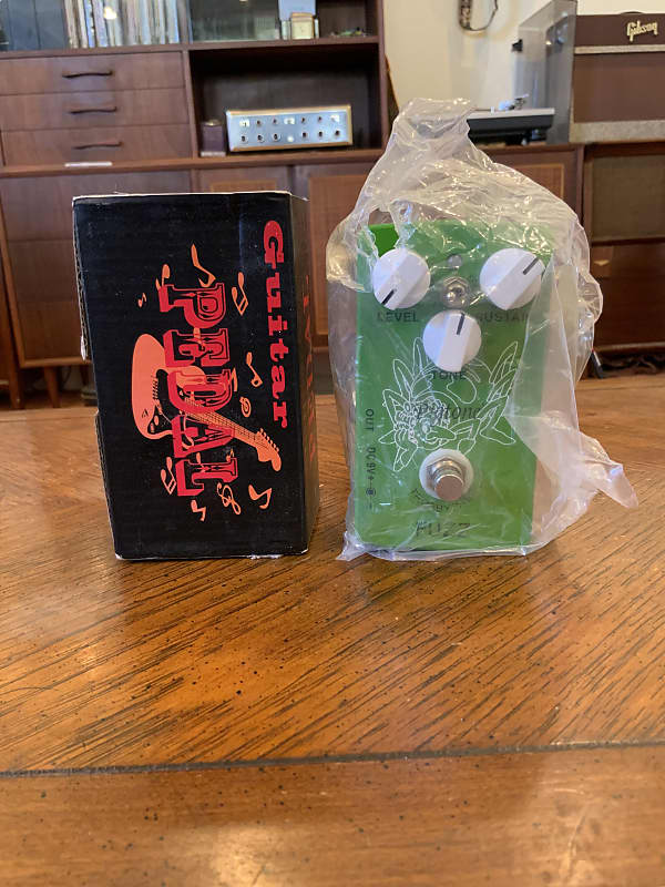 Pigtone Fuzz Green Effect Pedal | Reverb