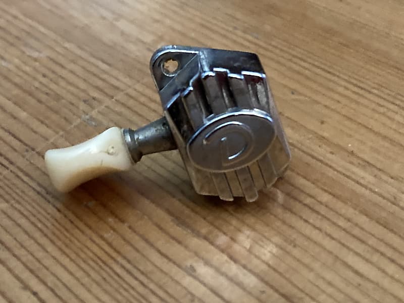 Danelectro 'D' Logo Tuning Peg Machine Head 1990s Korea | Reverb UK